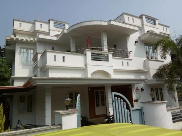 Luxury house for sale in Irinjalakkuda Mapranam in 6.5 cent